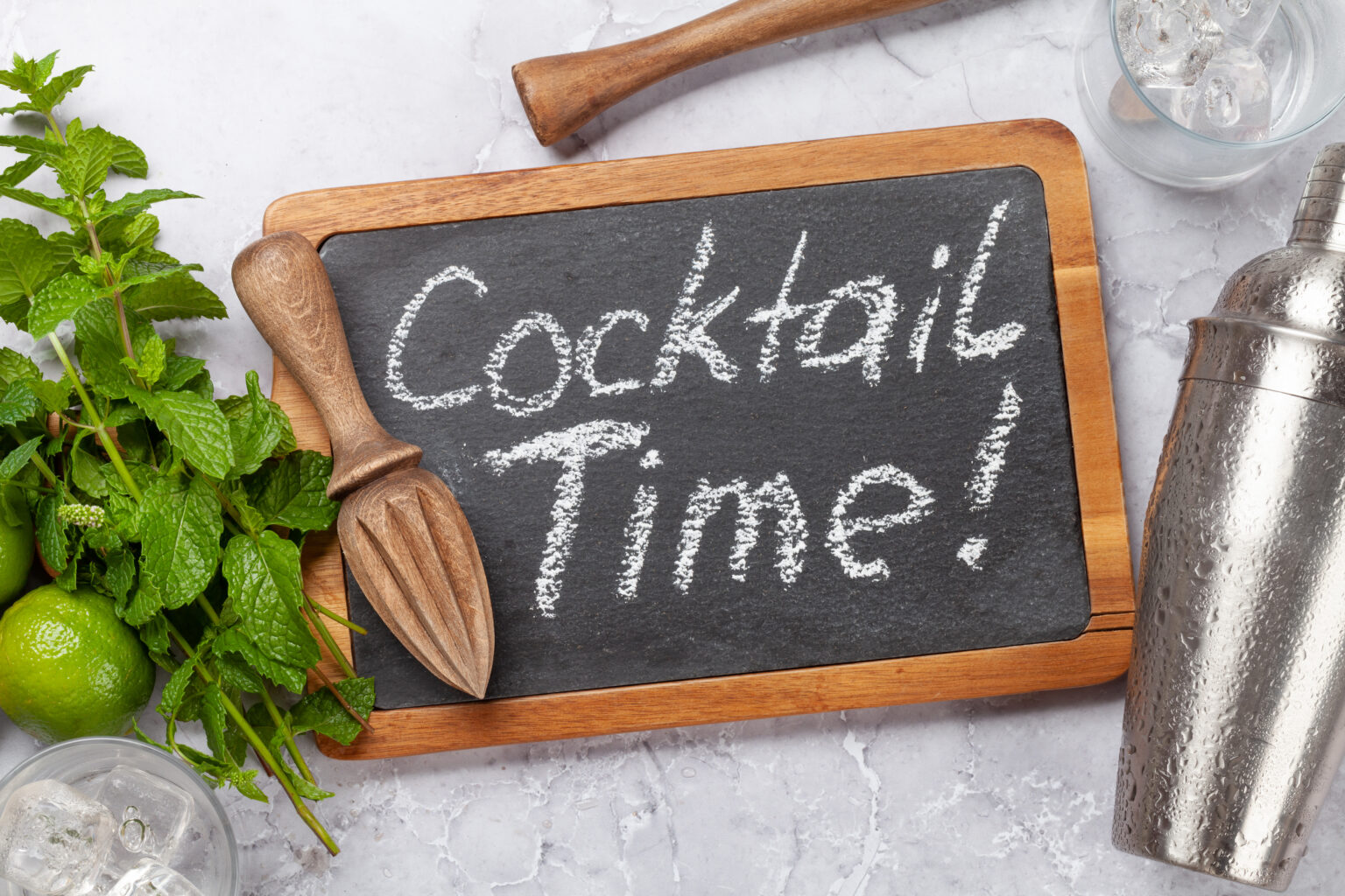 Cocktail Hour Guide: Food, Drinks & Seamless Transitions
