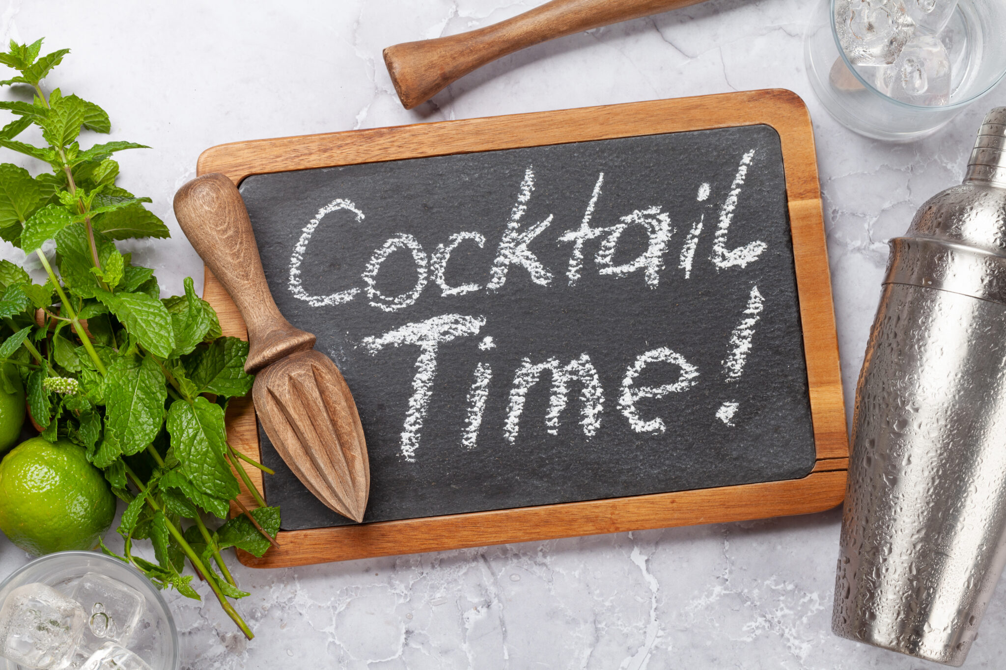 Cocktail Hour Guide: Food, Drinks & Seamless Transitions